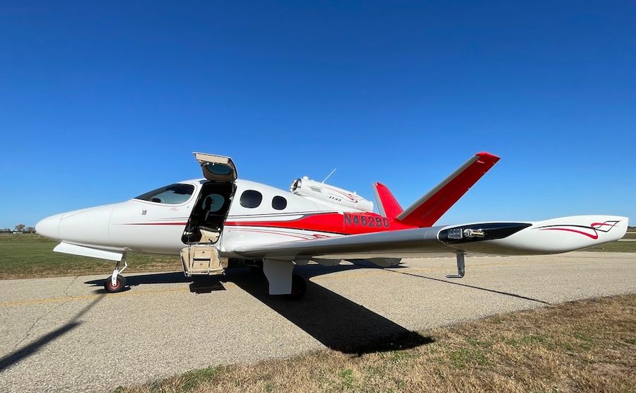 2018-cirrus-sf50-g1-vision-jet-for-sale-in-new-richmond-wisconsin