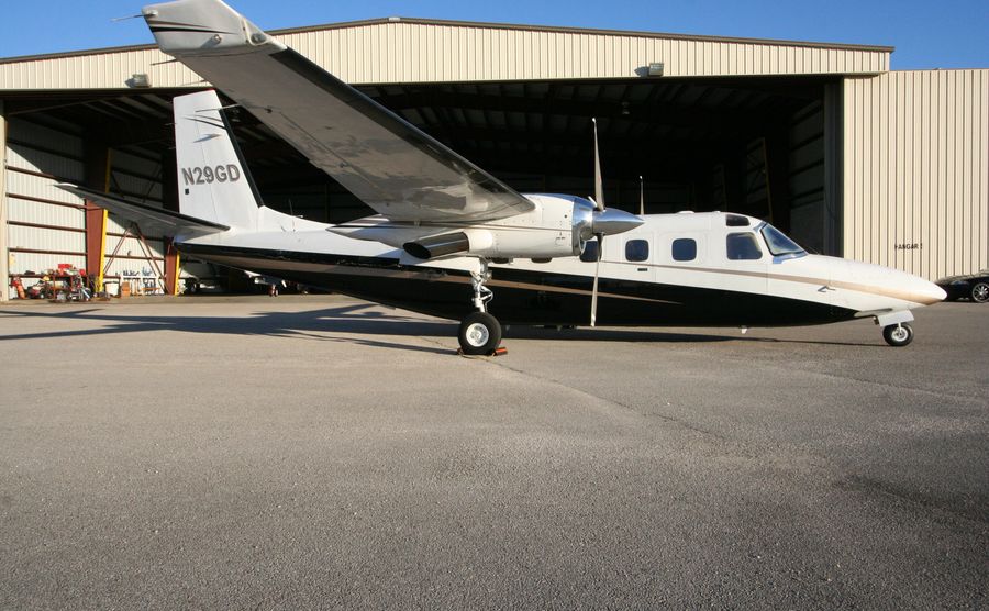 SOLD 1983 COMMANDER 900 - 375 | Aviators Market
