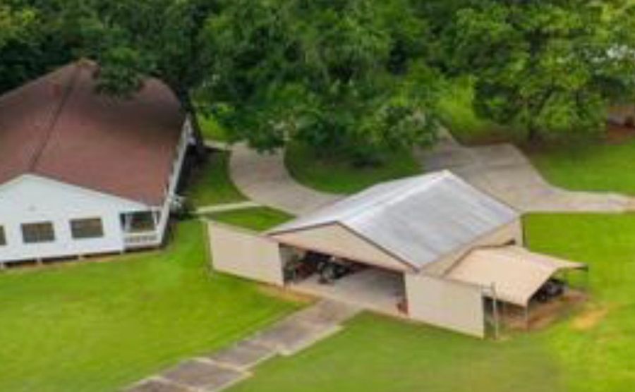 61 ACRES 3 HOMES W/HANGAR AND GRASS RUNWAY - 5384 | Aviators Market