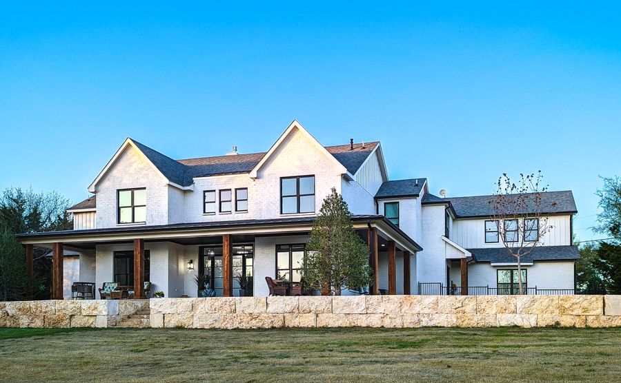 FOR SALE - MODERN FARMHOUSE & 6,000 SQ FT HANGAR ON 2 ACRES IN ANNA, TX ...